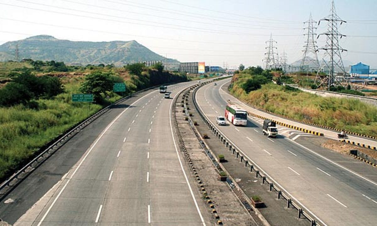 Maharashtra signs MoUs worth Rs 61,000 crore with 25 companies under ...