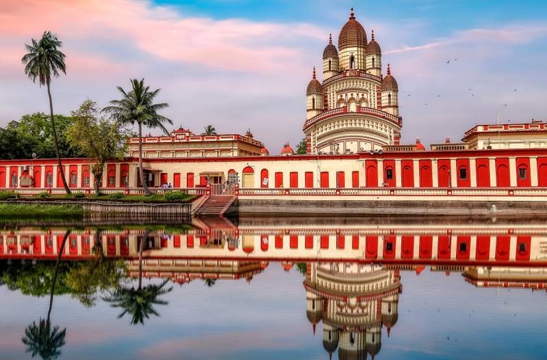 Hitachi Energy automates the power distribution for Metro railway ...