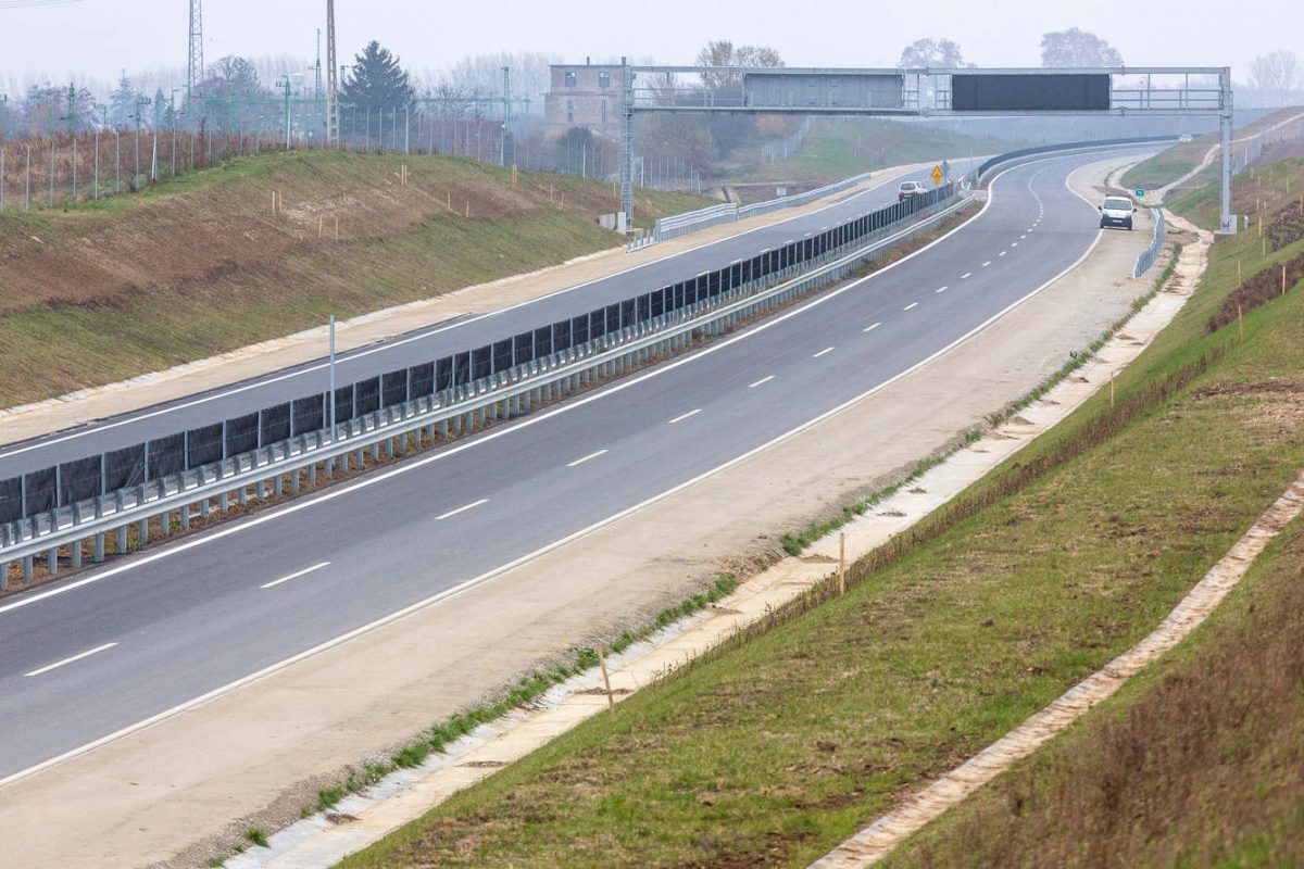 Tripartite MoU signed for swift development of modern multi modal logistics park under ...