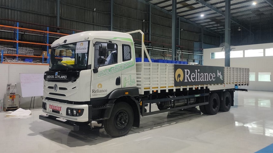India gets first heavy-duty truck with hydrogen combustion engine ...