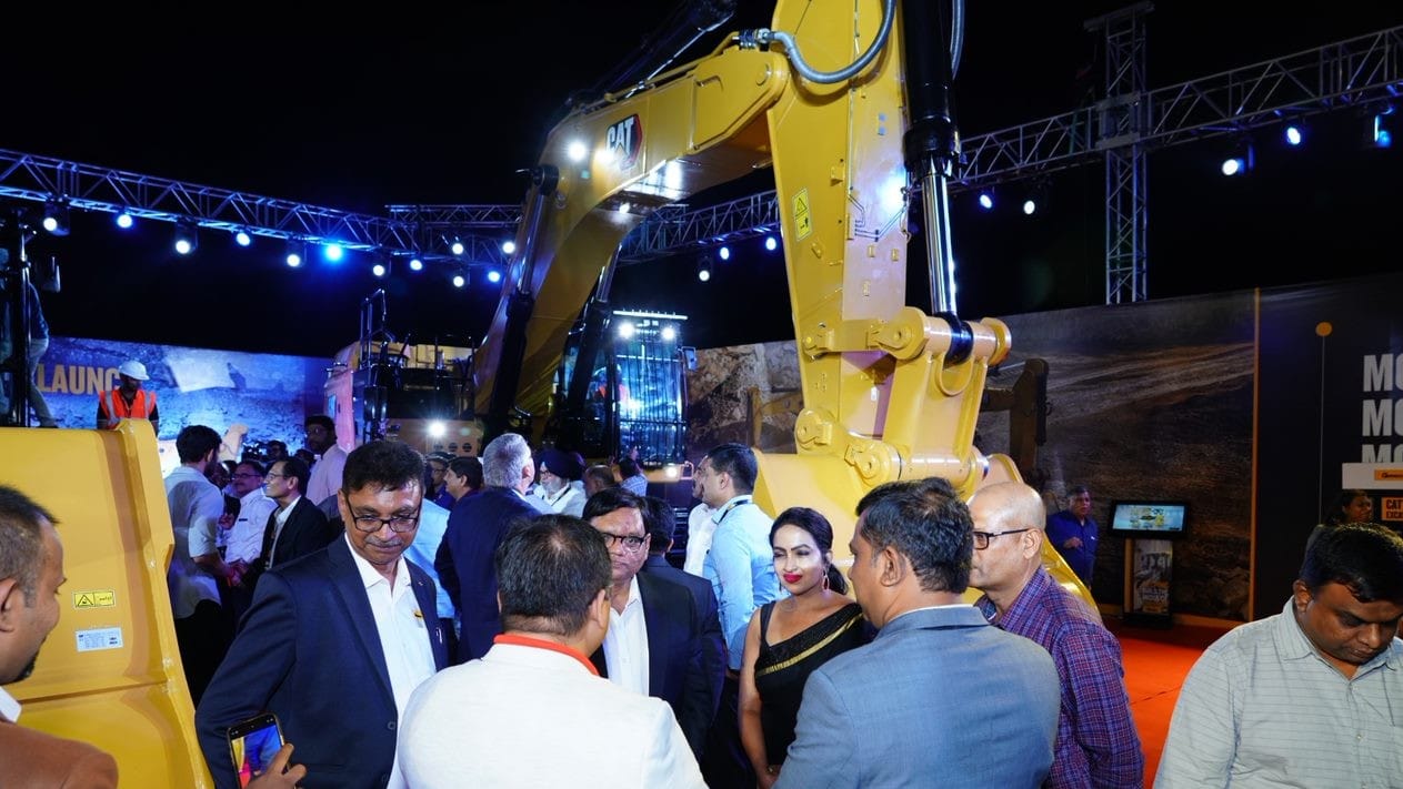 Caterpillar showcases range of large hydraulic excavators at its ...