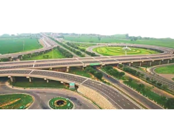 YEIDA unveils plan for manufacturing hub and four SEZs on Yamuna ...